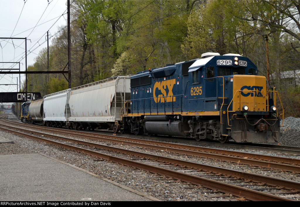 CSX GP40-2 6295 leads C770-23